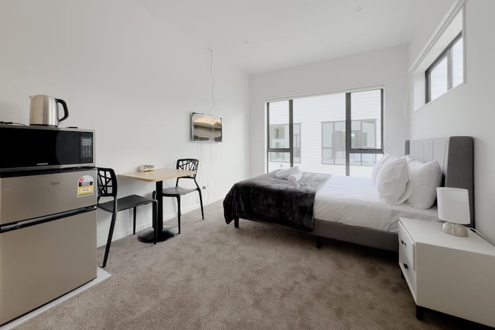Cozy One-bedroom Getaway In Takanini - Clevedon