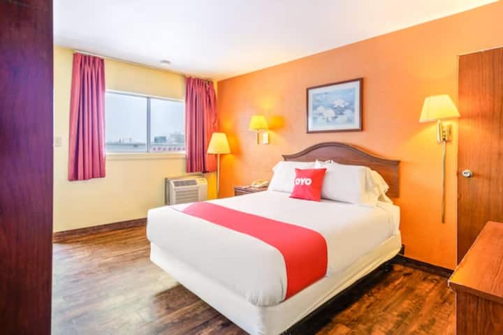 Hotel Peoria Il I-74 King Bed - Peoria, IL