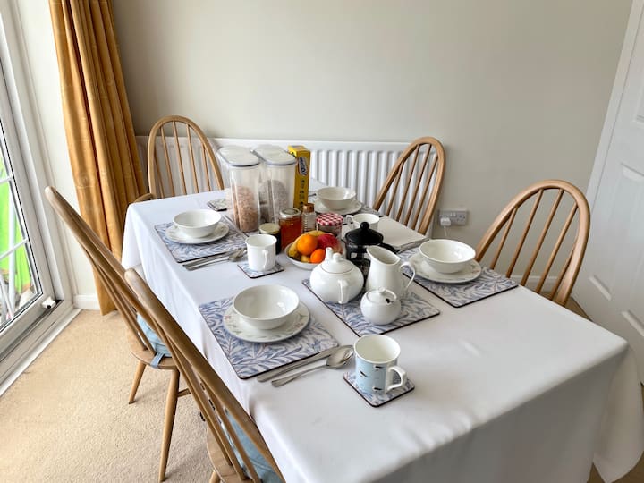 Quiet Twin Bedded Room Plus Breakfast - New Milton