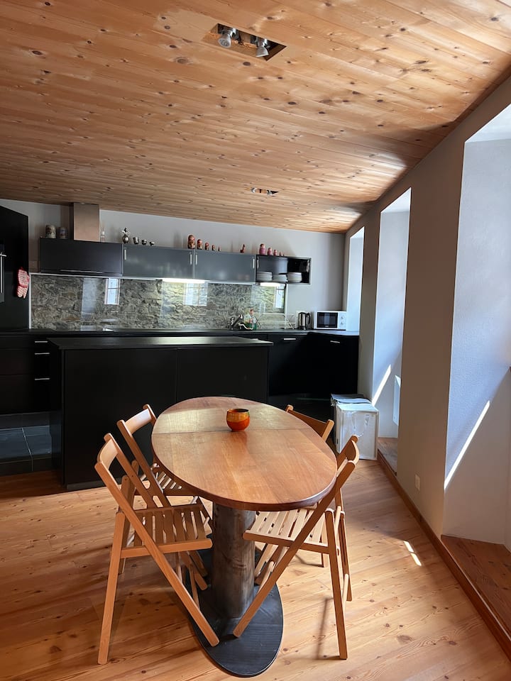 Alpine Tower: Charm & Comfort - Martigny