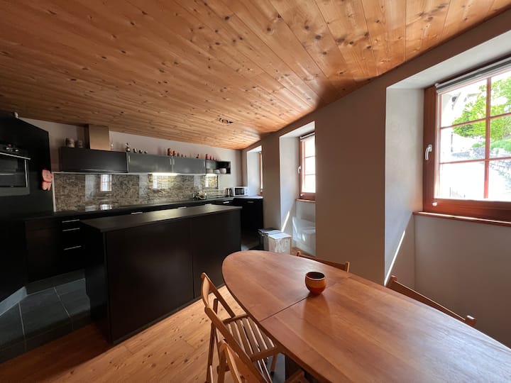 Alpine Tower: Charm & Comfort - Martigny
