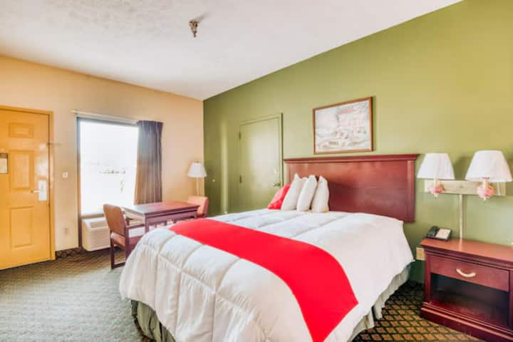 Hotel Grenada West 2 Queen Bed Smoking - Grenada, MS