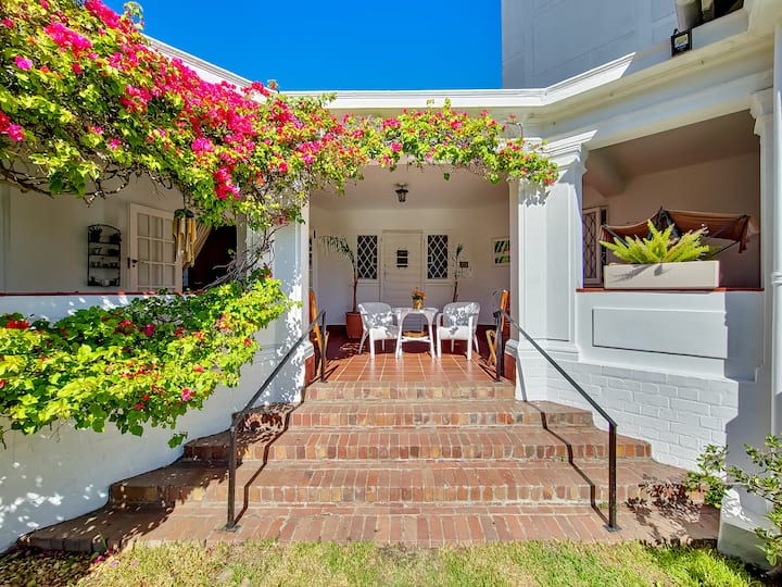 Charming Family Home - Cape Town