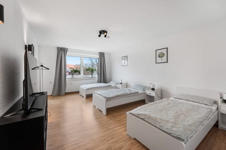 Modern Apartment With Balcony - Brunswick