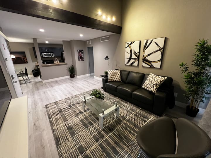 Eonix Suite, 2b/1b Near Strip - Las Vegas