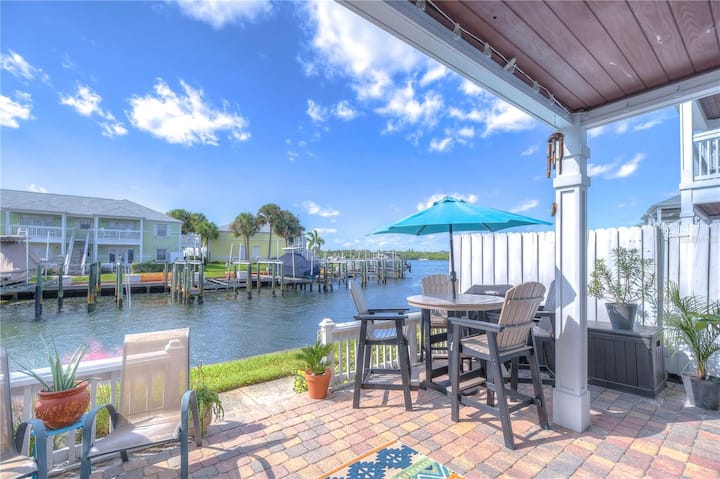 Sailors' Serenity- 1st Floor Waterfront Sunset 2/1 - St. Petersburg, FL