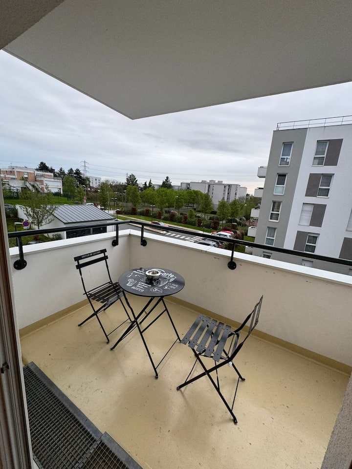 Appartement Cozy De Deux Chambres - Cergy