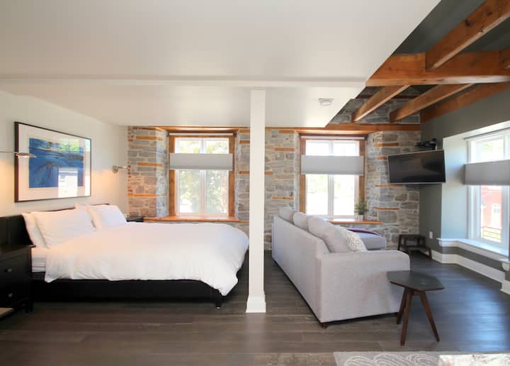 Kemptville Suites ~ Queen Suite 3 - Kemptville