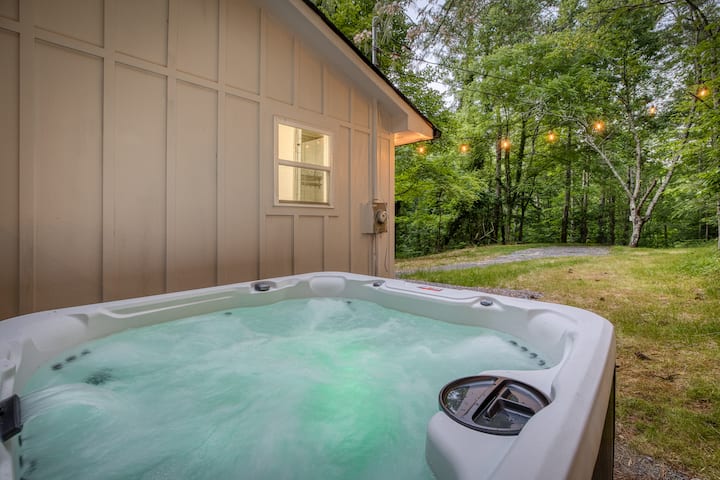 Hot Tub | Fire Pit | Bbq | King-bed | Pet-friendly - Ellijay, GA