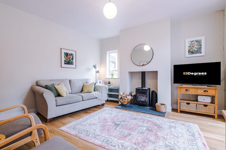 New! Spacious 2-bed Home, Amazing Location! - Chester