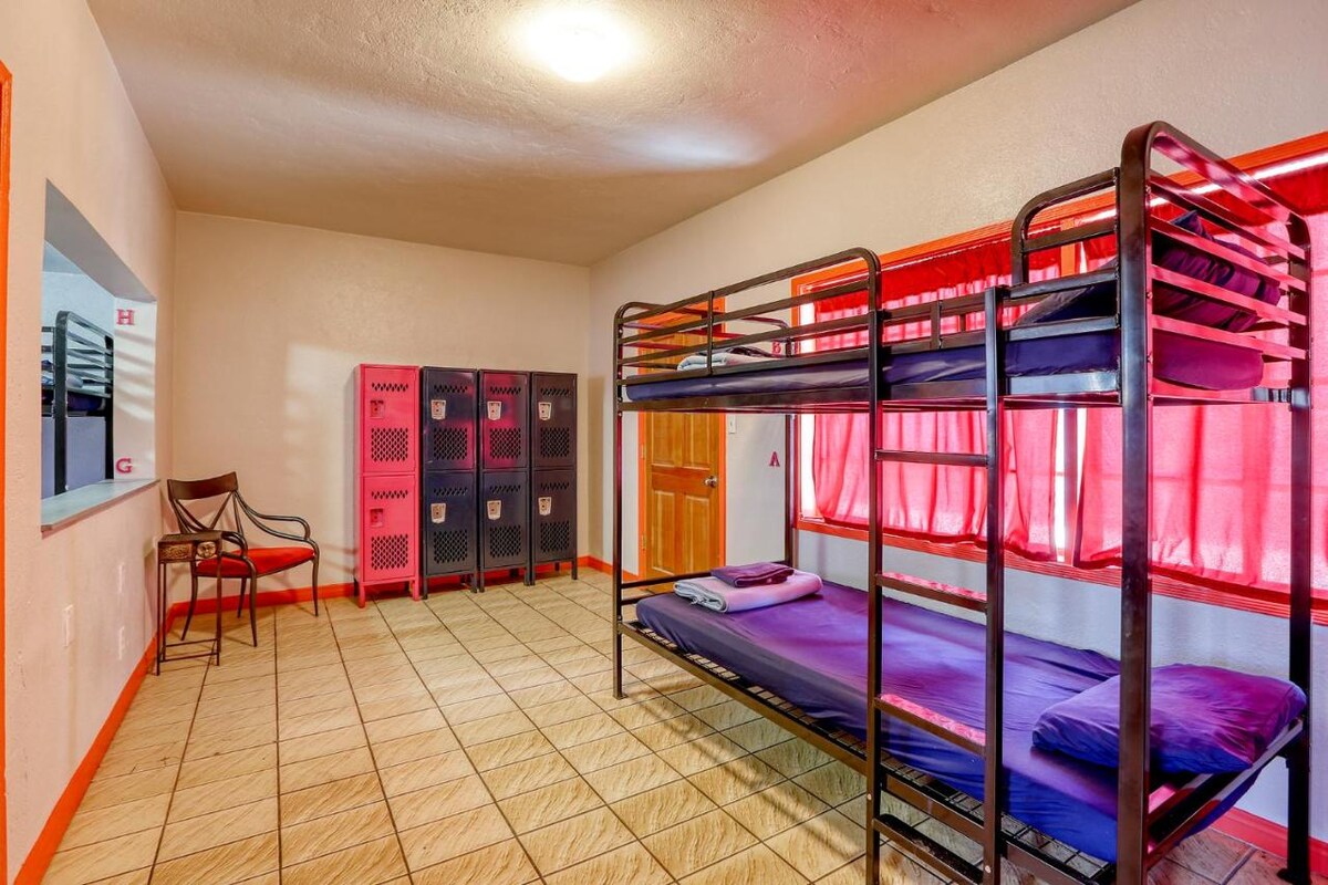 6 Bed Female Dorm Then - Hostels for Rent in Las Vegas, Nevada, United ...