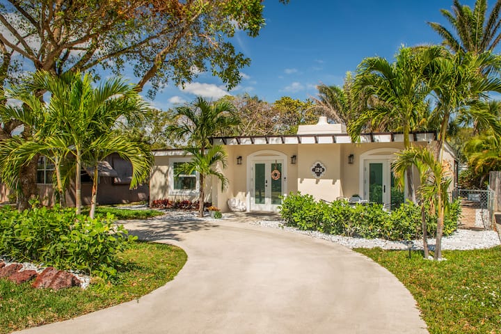 The Cove 4rms 5bed 2bth | Walking Distance 2 Beach - Boynton Beach, FL