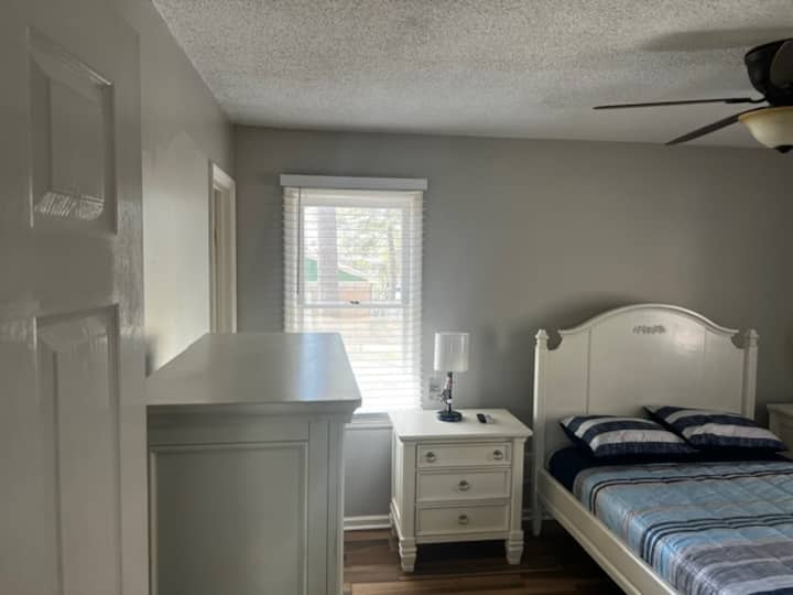 Comfy Primary Suite With Private Bathroom - Columbia, SC