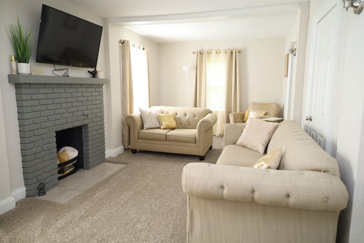 Charming Retreat On Quiet Street,mins Away From Nd - South Bend, IN