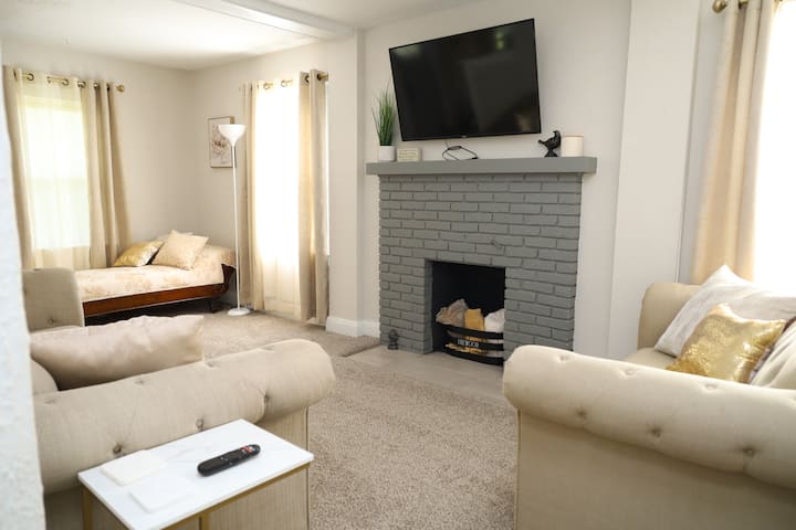 Charming Retreat On Quiet Street,mins Away From Nd - South Bend, IN