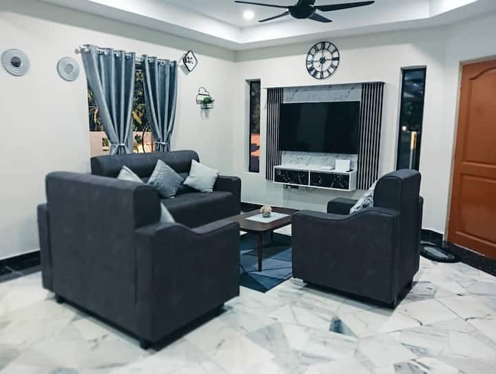 Homestay With Swimming Pool+karaoke+pool Table+bbq - Kulai
