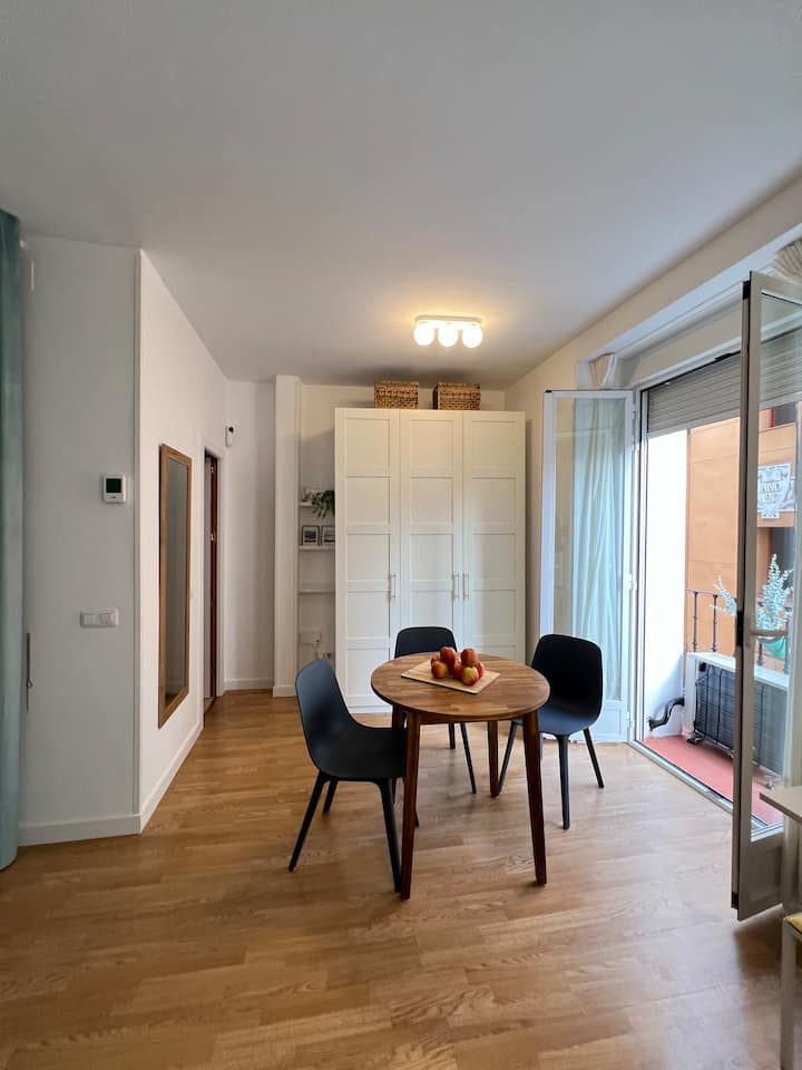 Estudio Luminoso En Lavapies - Madrid