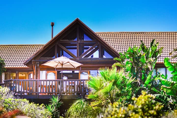 Beautiful Log Home - Yzerfontein