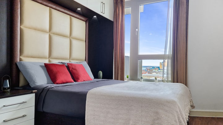 River Views- 2 Bedroom New Build - London