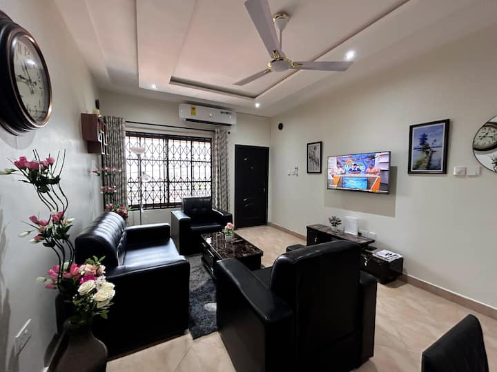 Modern And Unique 2 Bedroom Home - Accra