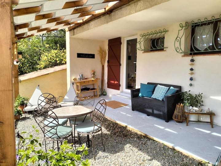 Studio Avec Terrasse Et Piscine Partagée Au Calme - Carqueiranne