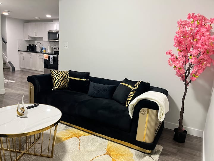 Clean & Beautiful Suite Near West Edmonton Mall - Edmonton
