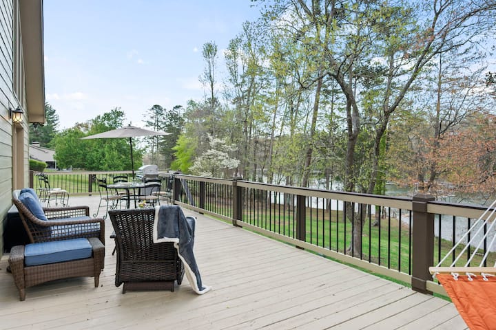 Lakefront Getaway | Dock Access & Pet Friendly - Clermont, GA