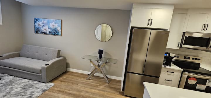 Luxury Spacious 2 Bedroom, 9mins From Yyc Airport - Calgary