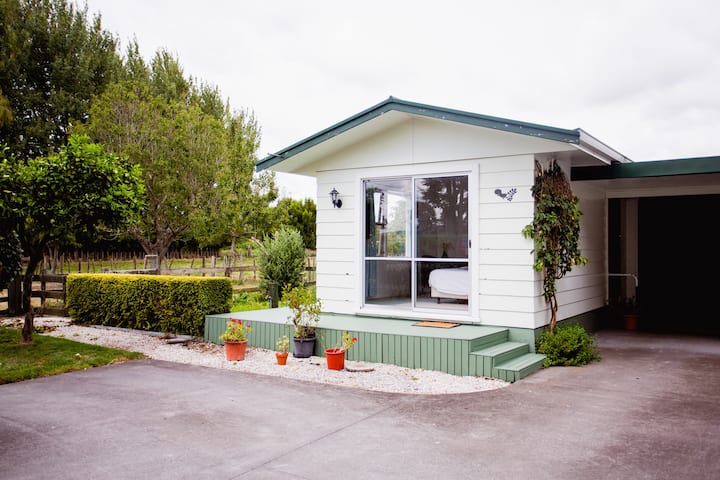 Willow Creek Cottage, Farm Stay. - Cambridge