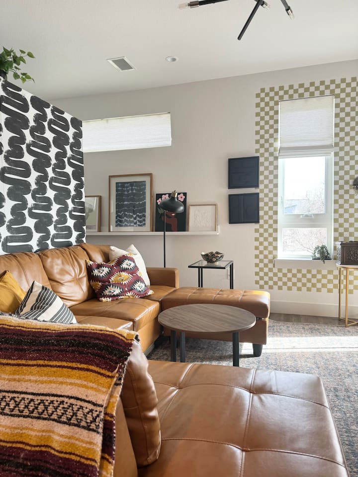 Sloan's Lake 1bed & Office Condo - Lakewood, CO