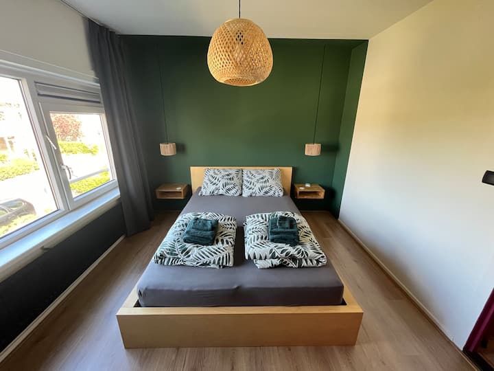 Ruime Kamer In Middelburg - 블리싱건