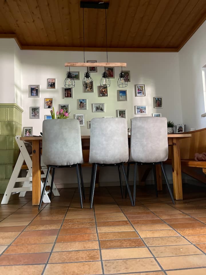 Biete Zimmer Im Familienhaus In München / Allach - Dachau