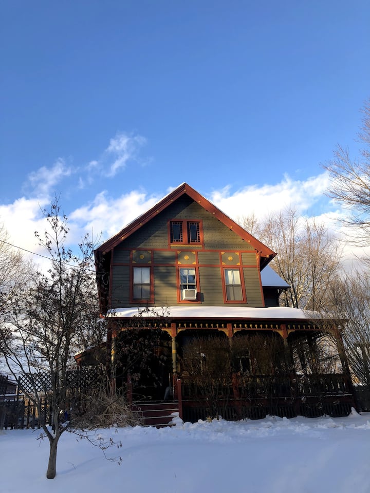 Historic 1890s Village Home: Art, Kayaks & Garden - Hudson, NY