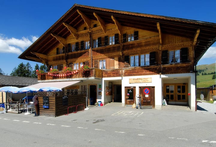 Jolie Maison Pour Un Groupe - Zweisimmen