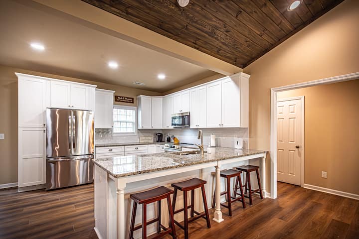 Red Door Cottage- 2 Miles To Downtown - Dahlonega, GA