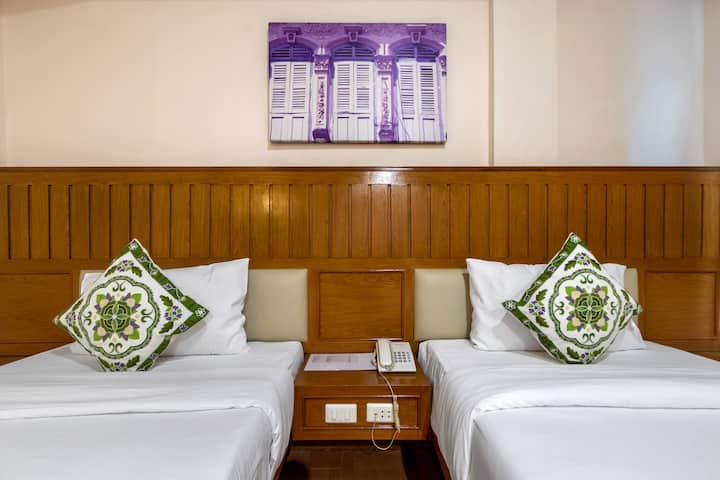 Patong Vibes: Bangla Road & Beach Moments Away - Patong Beach