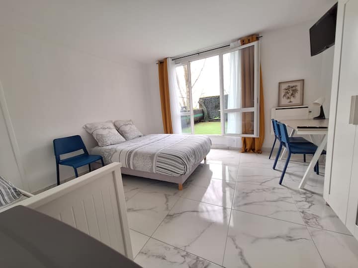 Chambre Avec Terrasse Hyper Centre Evry - Lisses