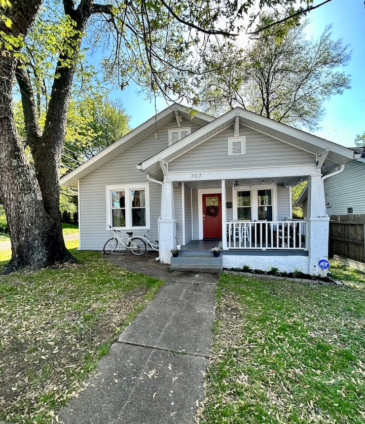 Cute Bungalow Close To Downtown And Utk - Knoxville, TN