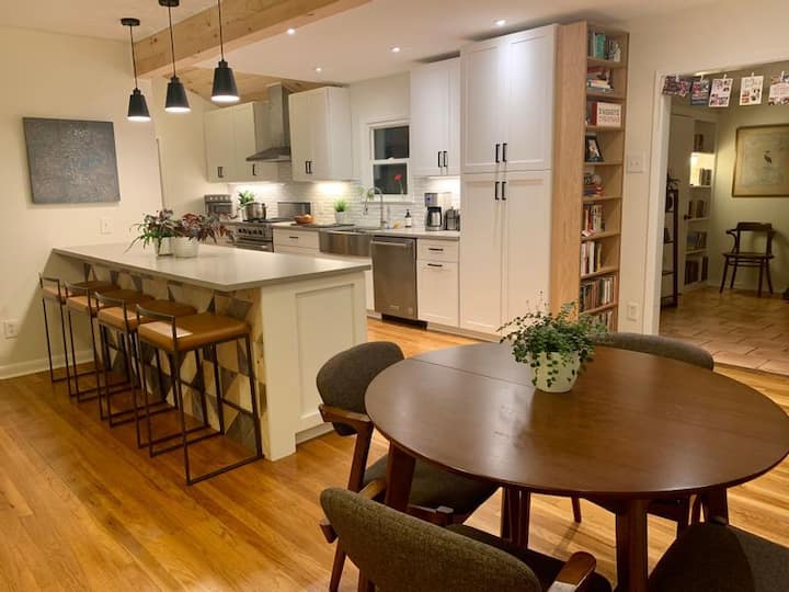 Adorable Central Austin Bungalow - Austin, TX