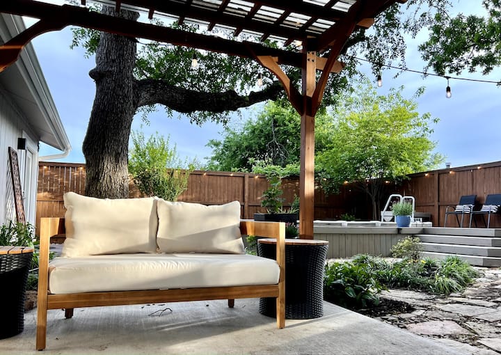 Resthaus Bungalow, Private Pool, Sleeps 7, Garden - Cedar Park, TX