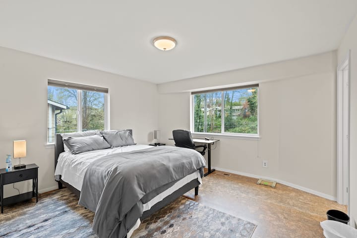 Master Bedroom Private Bath In West Seattle - Seattle, WA