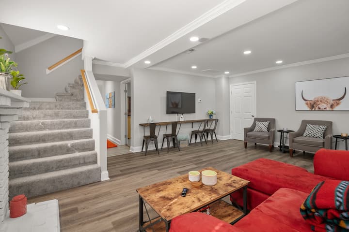 The "Farmhouse": Spacious, Moo-tiful Haven By Rva! - Richmond