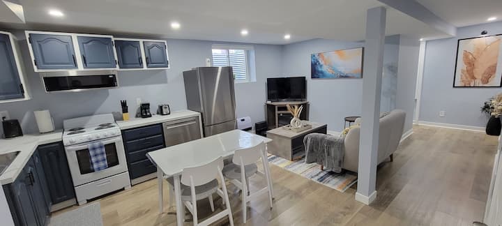 Modern & Cozy Hideaway - Ottawa