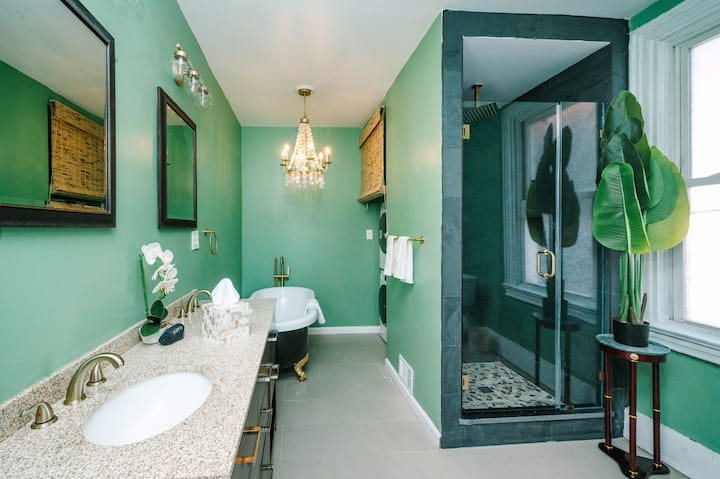 Walkable Luxury 4 Br House - Pittsburgh, PA