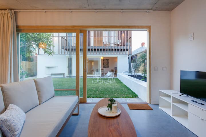 Family Oasis + Studio | Sleeps 10, Walk To Beach - Perth