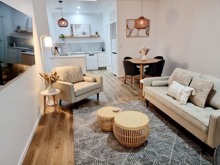 Stunning Beachside Retreat - Beach House 1 - Hervey Bay