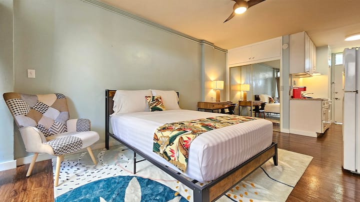 432 302 Honolulu Seaside Hybrid Work Retreat 30+nt - Honolulu, HI