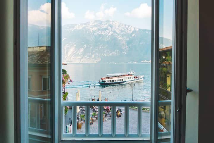 Garibaldi- Camera Matrimoniale Grande A Vista Lago - Limone Sul Garda