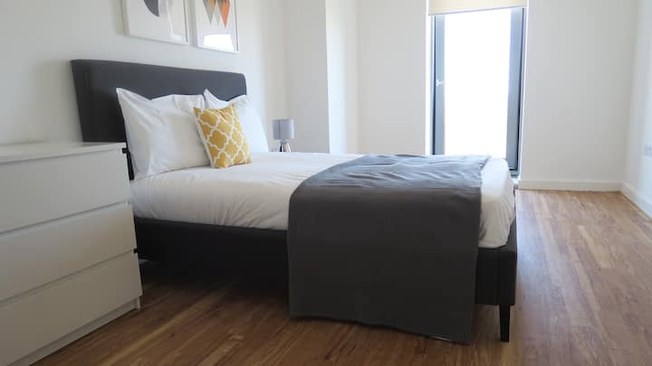 1 Bedroom Apartment @ Media City Salford Quays - Salford