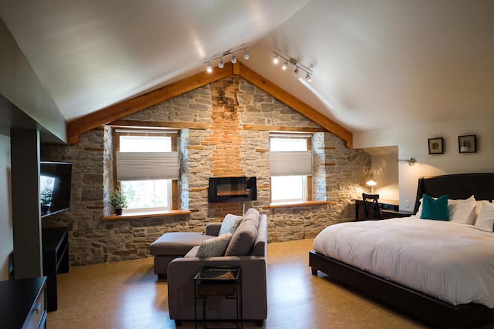 Kemptville Suites ~ King Suite 5 - Kemptville